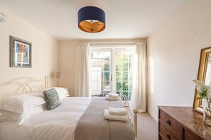 Apartamento, 2 quartos | 2 quartos, secretária, ferro/tábua de engomar, Wi-fi grátis 