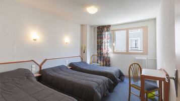 Quarto Triplo | Com decoração personalizada, com mobília individualizada