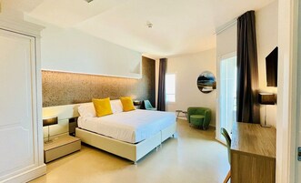 Quarto Duplo ou Twin Superior, vista para o mar | Edredões de penas, minibar, cofre no quarto 