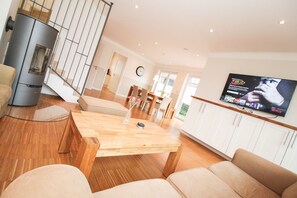 Apartamento Deluxe em Condomínio Fechado | Sala | TV de ecrã plano, Netflix, brinquedos, piso aquecido 