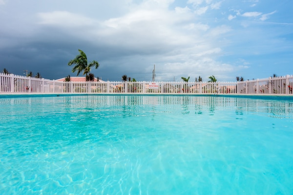 2 piscinas externas