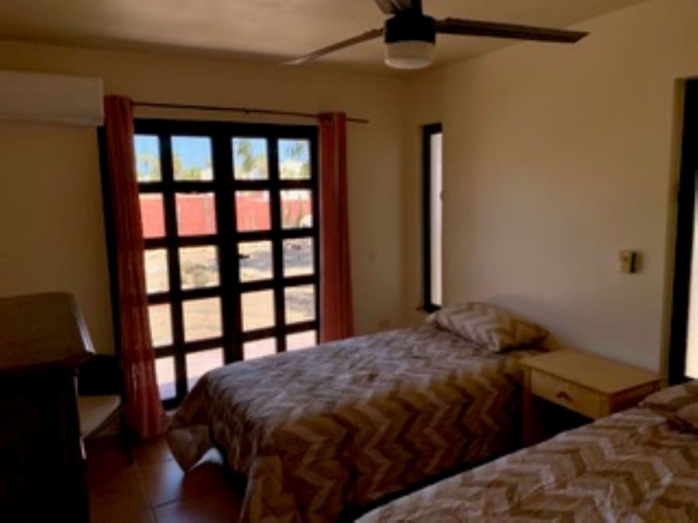 Casa Edilia - Justo En El Centro De La Ciudad / A Una Cuadra De La Playa - Los Barriles