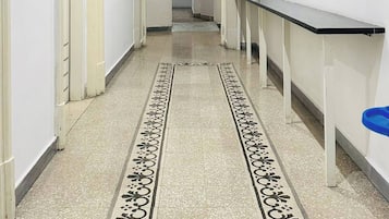 Televisor de ecrã plano de 24 polegadas com canais digitais, televisor