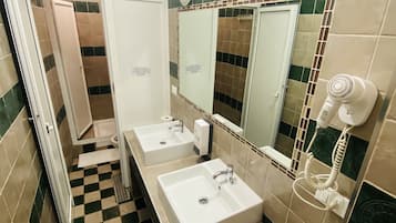 Quarto Quádruplo | Camas de colchão Select Comfort, com decoração personalizada