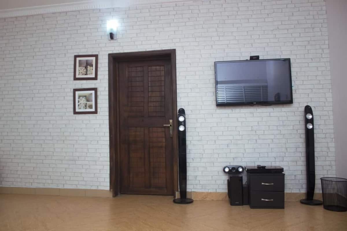 1 quarto, cofres nos quartos, individualmente decorados