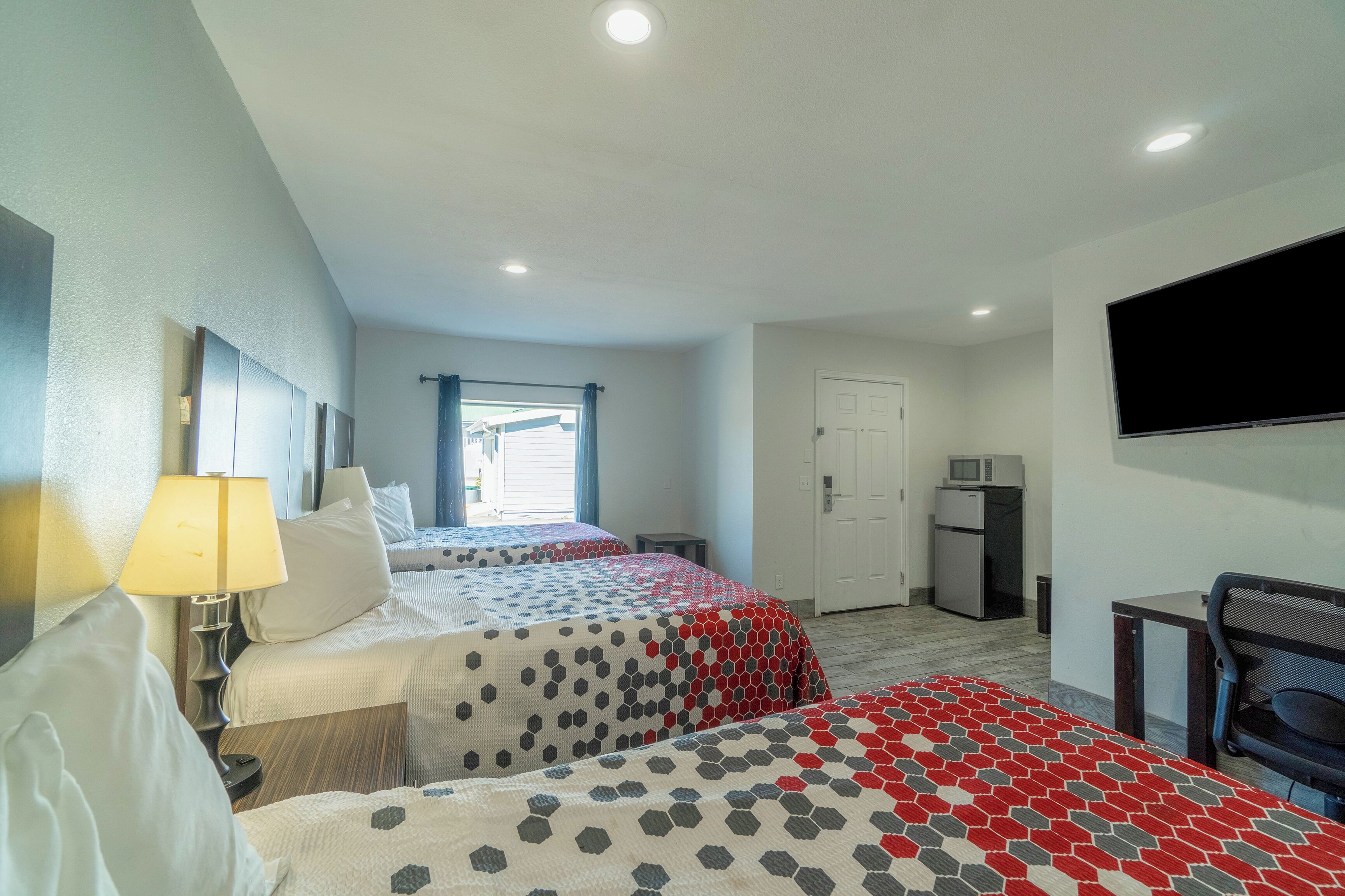 Premium 3 Full Bed | Frigobar, escrivaninha, ferros/tábuas de passar roupa, Wi-Fi de cortesia