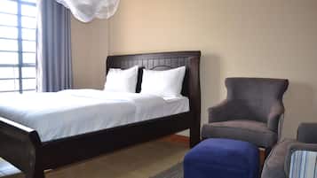 Suite-Estúdio Deluxe | Quartos insonorizados, ferro/tábua de engomar, Wi-fi grátis