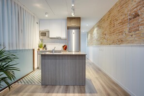 Cozinha privada | Geladeira grande, micro-ondas, cooktop, chaleira elétrica