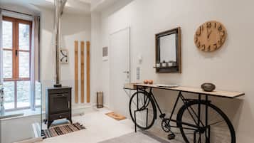 Dúplex Executivo (Maisonette) | Sala de estar | Televisor de ecrã plano de 40 polegadas com canais digitais, Smart TV