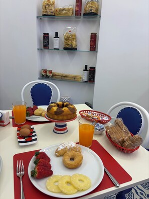 Café da manhã com buffet todos os dias mediante uma taxa
