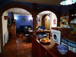 Apartamento Romântico, 3 quartos (Nazari) | Cozinha privada | Um frigorífico/congelador grande, um forno, uma placa de cozinha