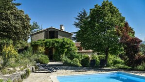 Piscina exterior sazonal 