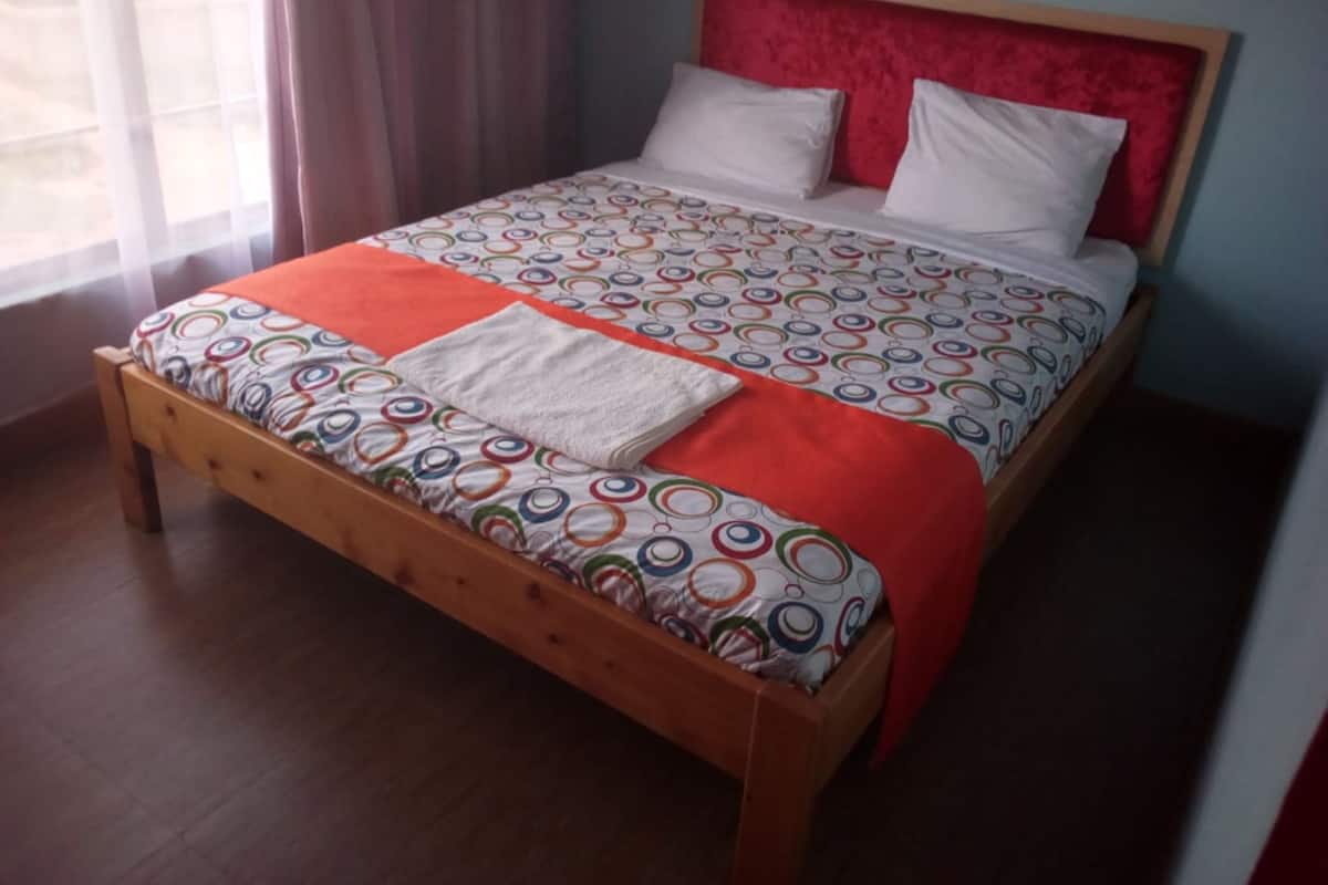 Quarto standard | Escrivaninha, cortinas blackout, Wi-Fi de cortesia, roupa de cama
