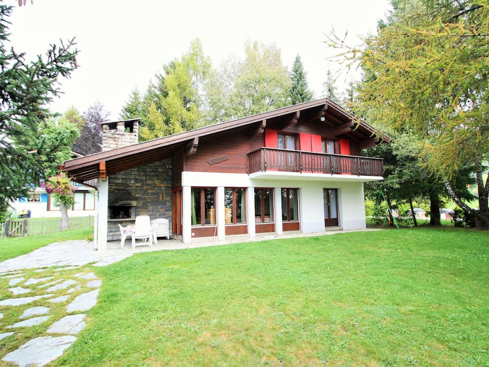 Spacious Chalet Near Forest - Sierre
