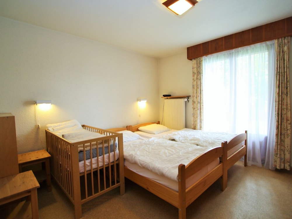 Spacious Chalet Near Forest - Sierre