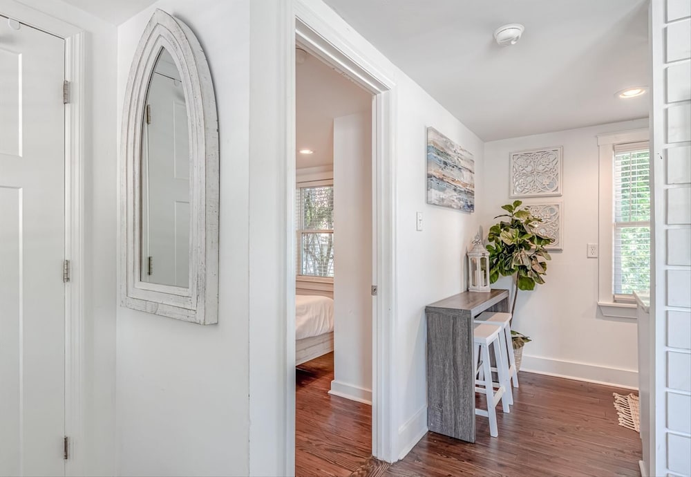 Charming 1950s Beach Cottage Apt A - Isle of Palms, SC