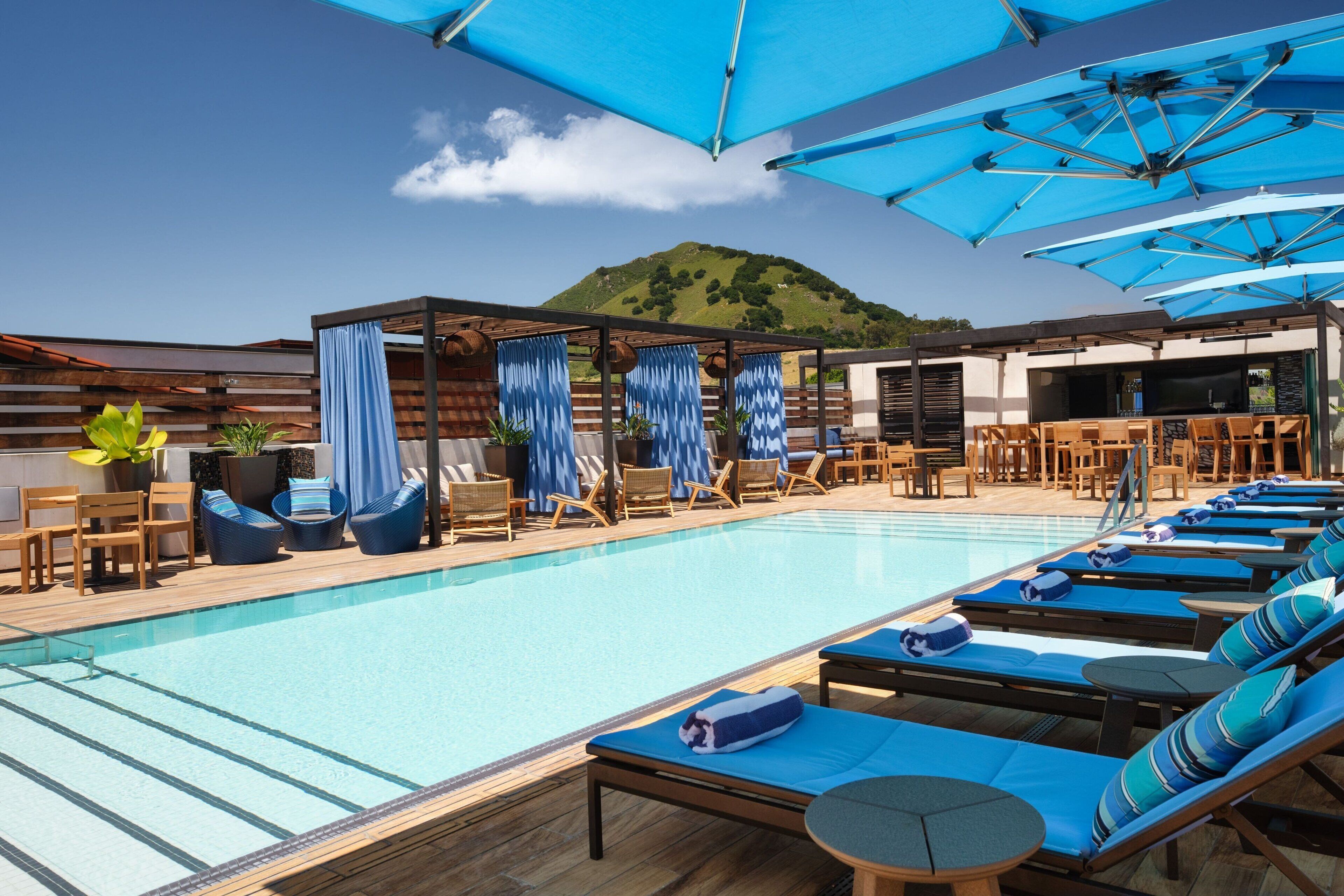 Piscina exterior, da(s) 9:00 à(s) 21:00, toldos gratuitos, guarda-sóis 