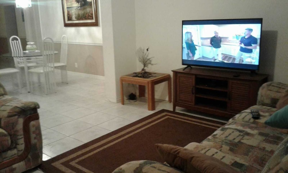 Celestial Suites Boasts Is A Clean, Comfortable, Safe And Relaxing Environment - Freeport