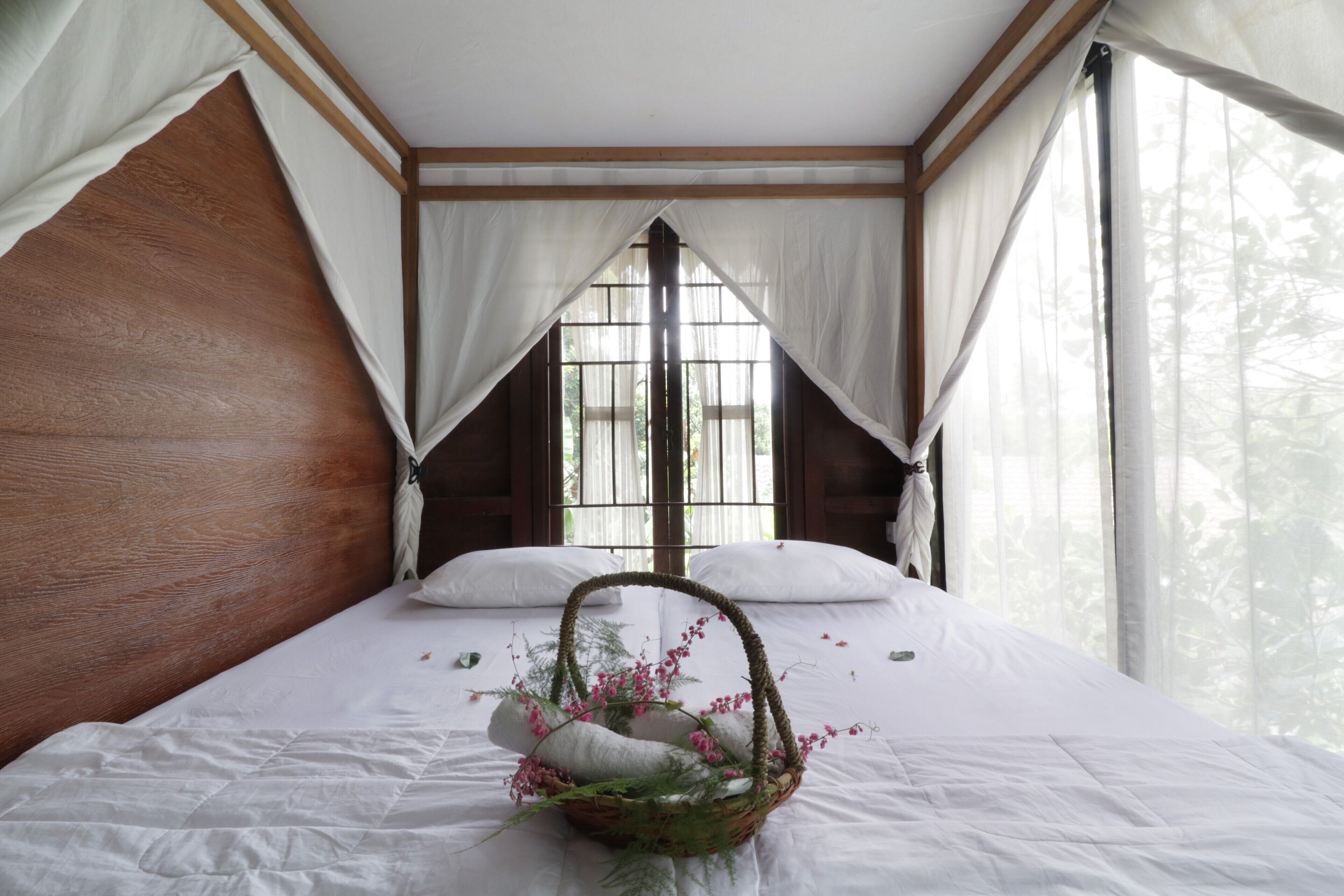 Quarto superior | Escrivaninha, Wi-Fi de cortesia, roupa de cama