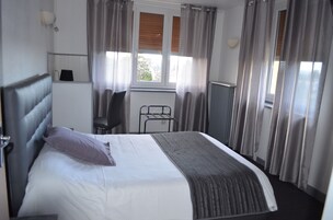 Quarto casal | Individualmente decorados, individualmente mobiliados, escrivaninha