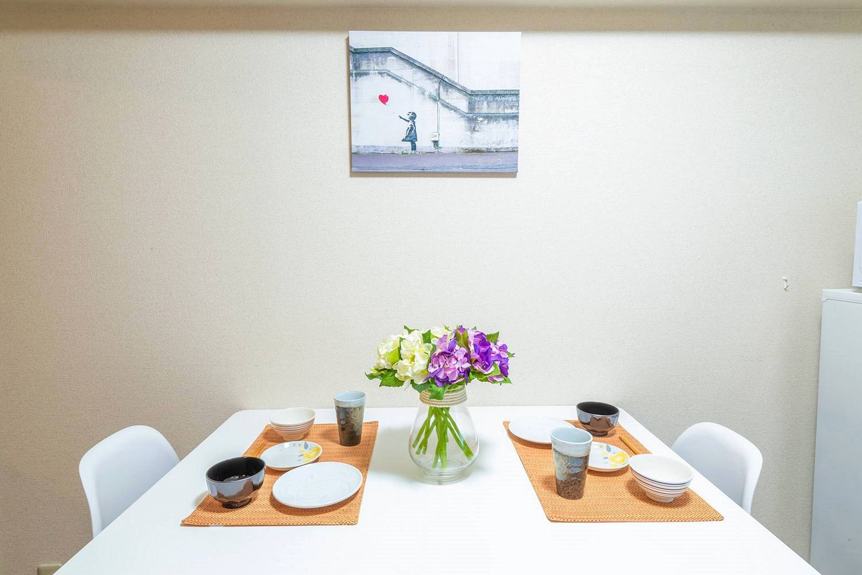 Apartamento (Private) | Cozinha privada | Um frigorífico, um micro-ondas, uma placa de cozinha 