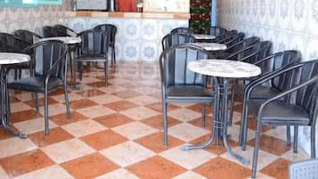 Pequenos-almoços, almoços, jantares servidos, cozinha marroquina
