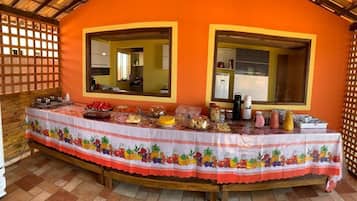 Café da manhã continental grátis todos os dias