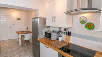 Casa de Campo | Cozinha privada | Um forno, uma placa de cozinha, uma máquina de lavar louça