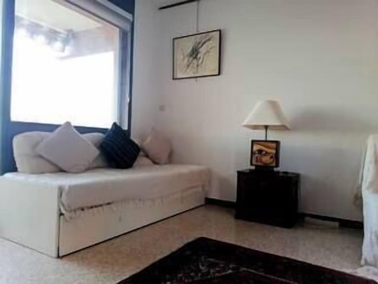 1bed Apartment Sleeps 5 - Sea Views, Wifi, Parking - Île du Levant