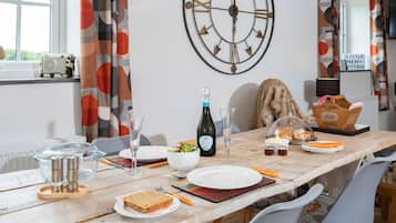 Casa de Campo | Cozinha privada | Uma máquina de lavar louça, utensílios de cozinha