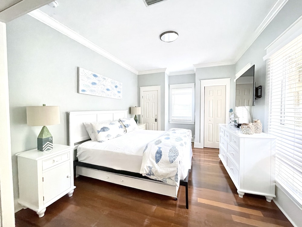 30a Gated Comm ️ 3min To Beach, Large Outdoor Area, Saltwater Comm Pool ️ - Santa Rosa Beach, FL