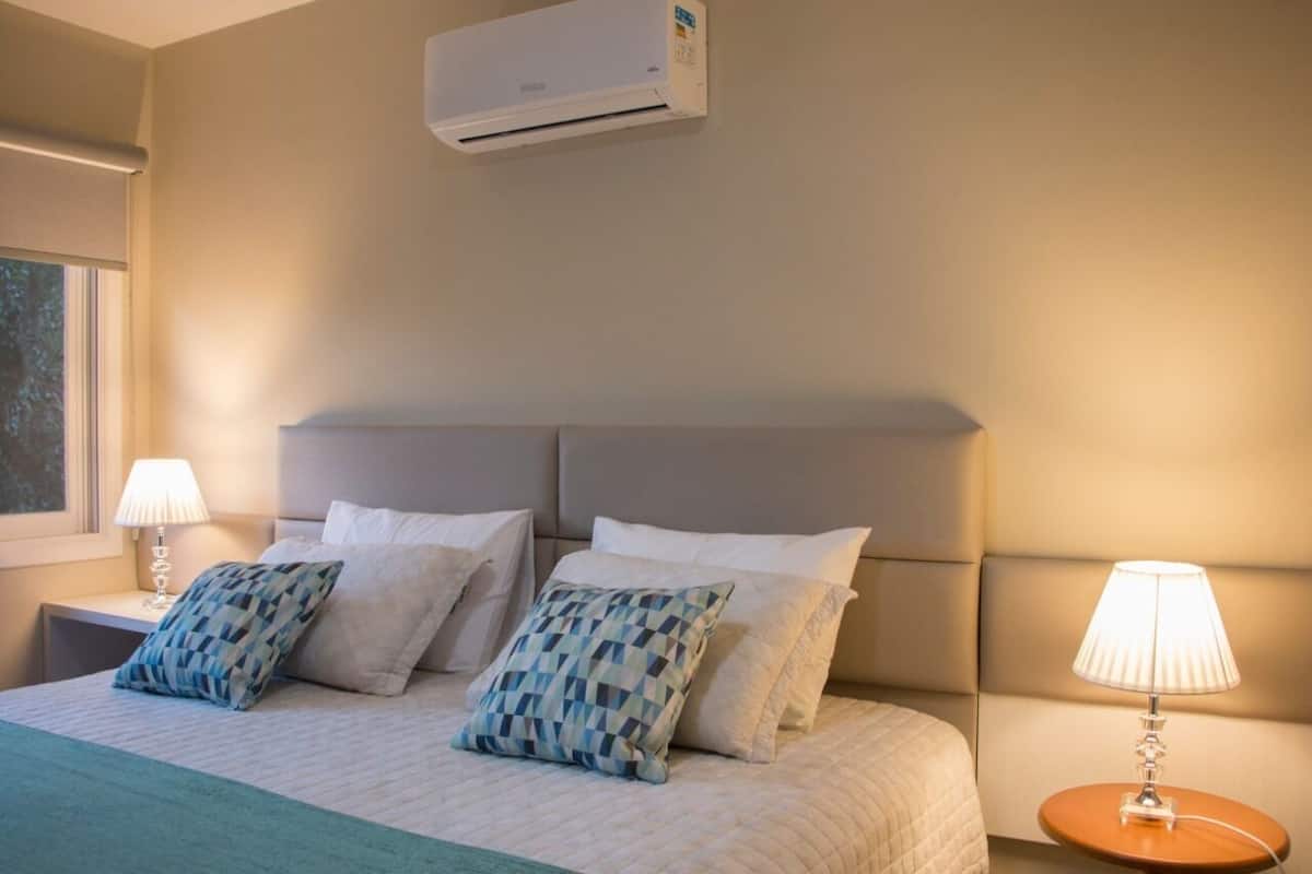 Quarto Duplo Deluxe | Roupa de alta qualidade, minibar, cofre no quarto