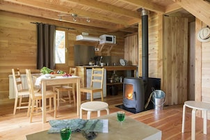 Chalé (Cabane) | Cozinha privada | Uma placa de cozinha, grelhador, utensílios de cozinha