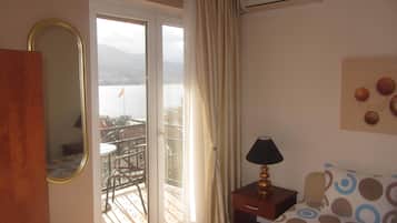 Quarto Duplo, varanda, vista para o lago | 1 quarto, Wi-fi grátis, roupa de cama fornecida