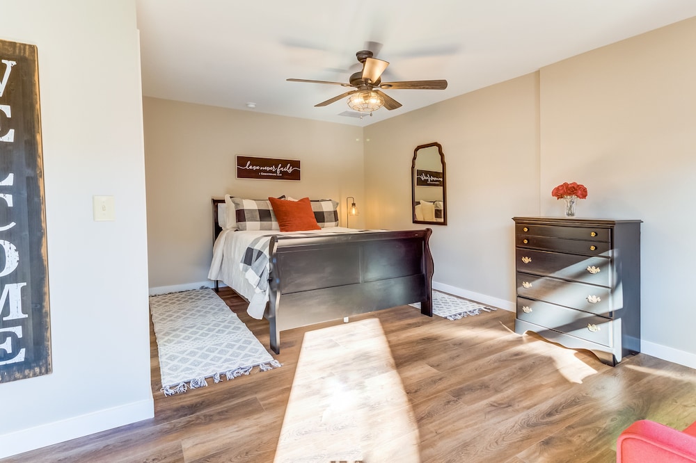 Spacious Studio In The Heart Of Helen With Flatscreen Tv And Free Wifi - Cleveland, GA