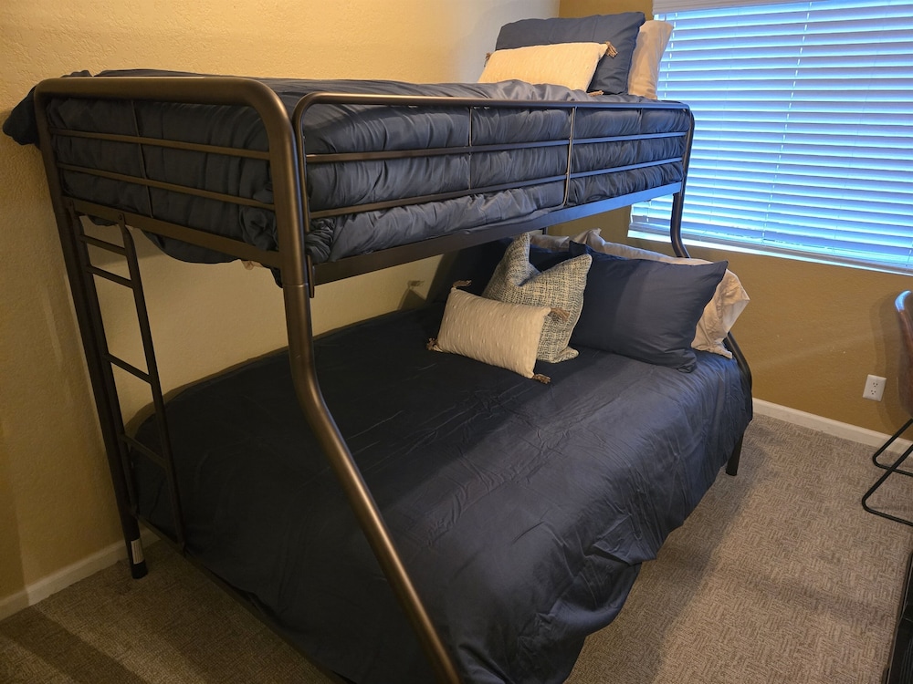 Pet & Family Friendly Near Hiking In The Red Rocks - Arizona