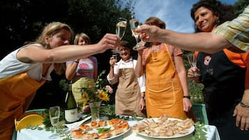 Pequeno-almoço tipo buffet diário (13 EUR por pessoa)