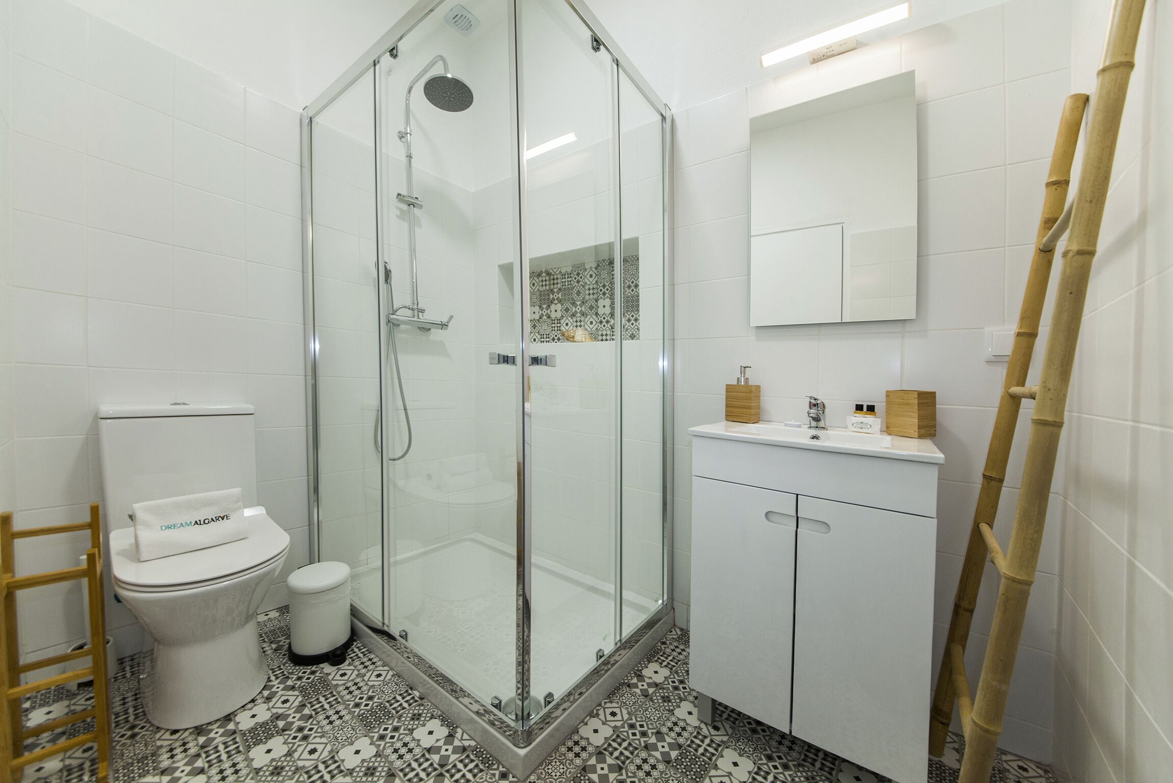 Apartamento, 1 quarto | Casa de banho | Toalhas fornecidas 