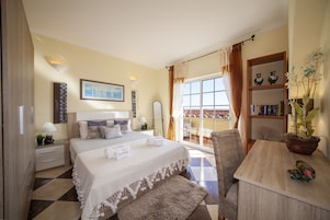 Apartamento, 2 quartos, vista para o mar | 2 quartos, berços/camas para crianças, Wi-fi grátis 