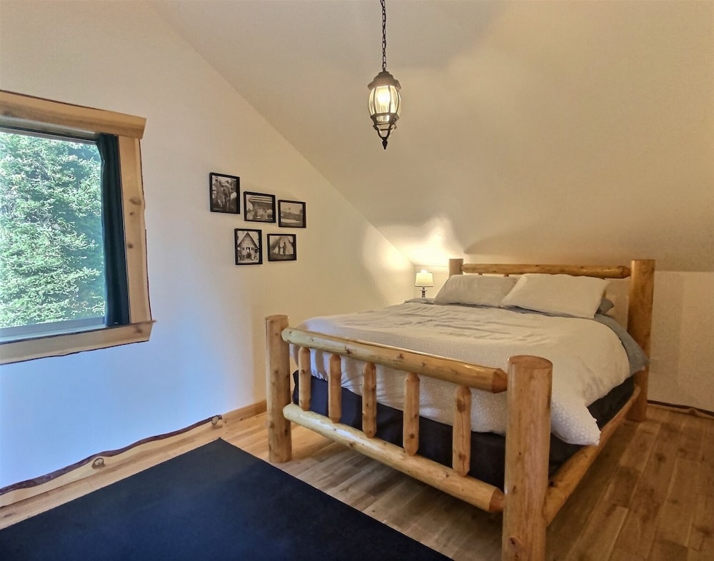 Elk Ridge | 3 Bed, 1.5 Bath - Packwood, WA