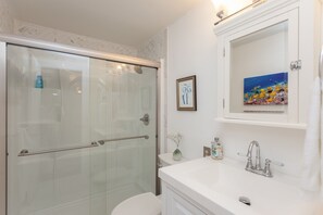 Apartamento em Condomínio Fechado, 2 quartos | Casa de banho | Toalhas fornecidas 