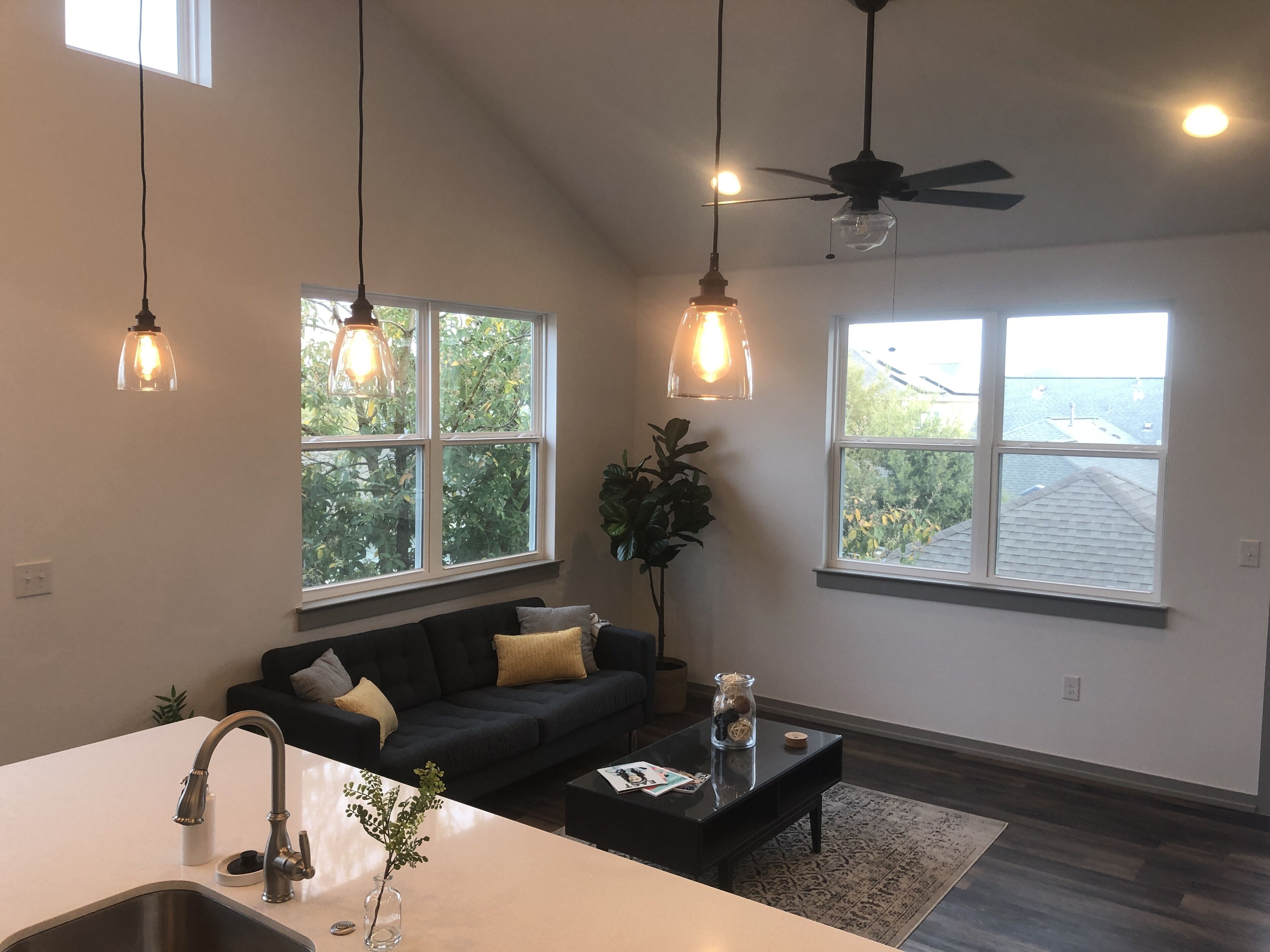 750 Square Feet, 1 Bedroom - Walk To Everything! Great For Longer Term Stays. - Austin, TX