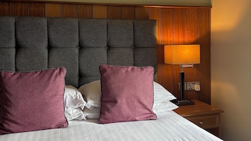 Quarto casal conforto | Escrivaninha, cortinas blackout, quartos à prova de som