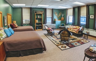 Quarto luxo | Ferros/tábuas de passar roupa, berços grátis, camas extras/dobráveis