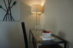 Quarto Clássico com Cama de Casal, 1 cama king-size | Camas de colchão pillowtop, cortinas/cortinados opacos, Wi-fi grátis 