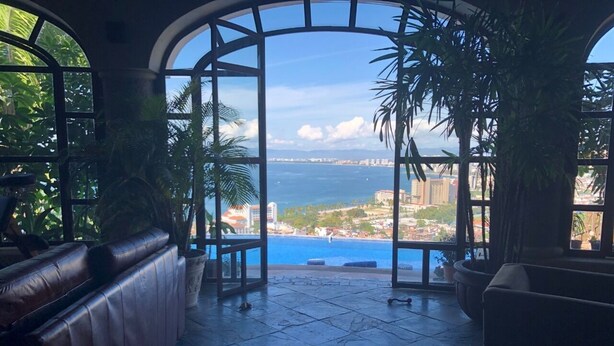 Piscina infinita