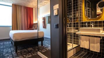 Quarto Standard, 1 cama de casal | Minibar, cofre no quarto, secretária, cortinas/cortinados opacos