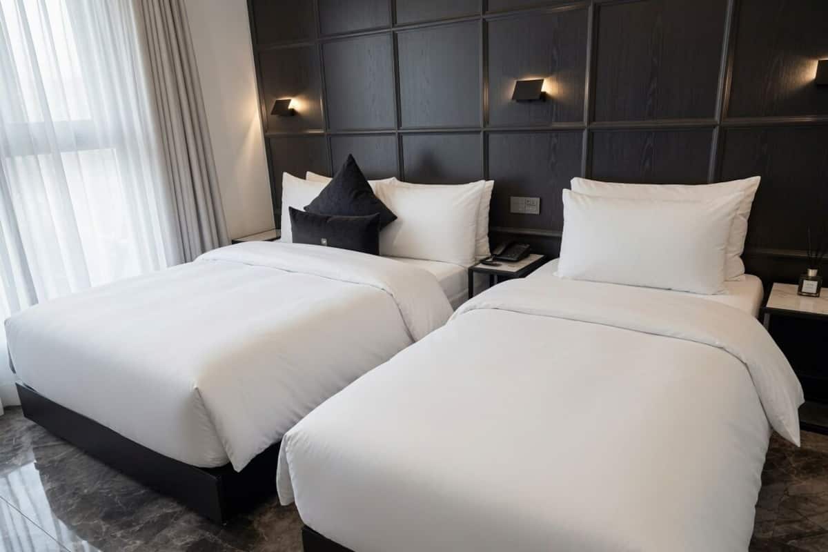 Deluxe Twin | Roupa hipoalergénica, edredões de penas, cortinas/cortinados opacos