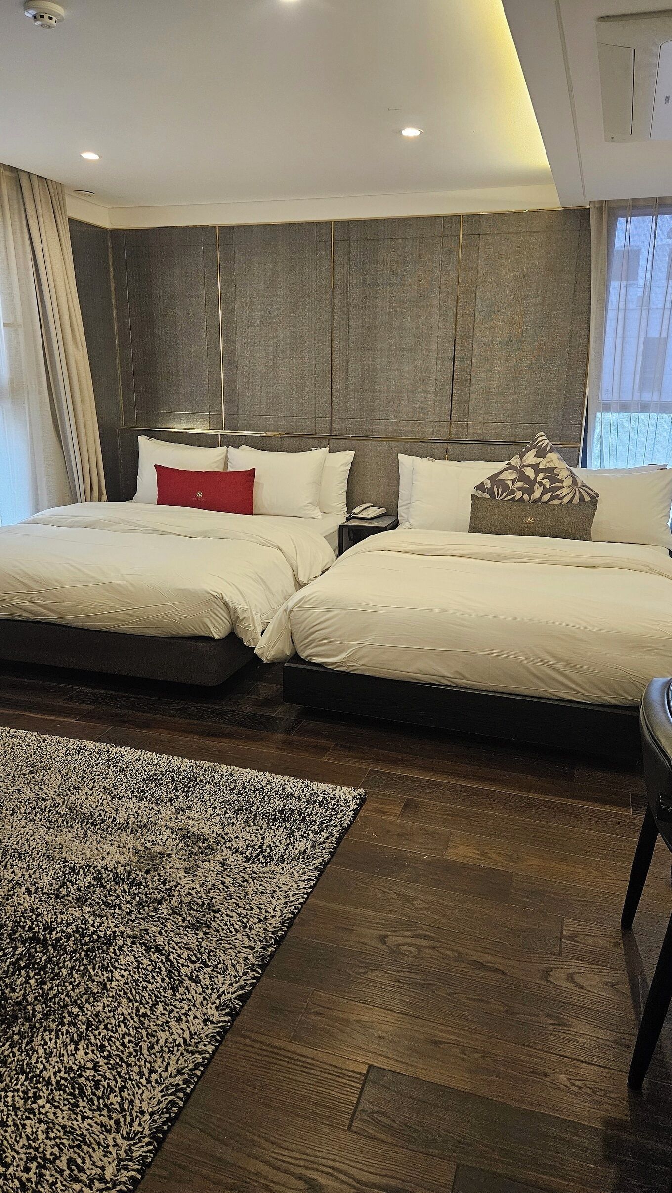 Quarto Twin | Edredões de penas, cortinas/cortinados opacos, quartos insonorizados 