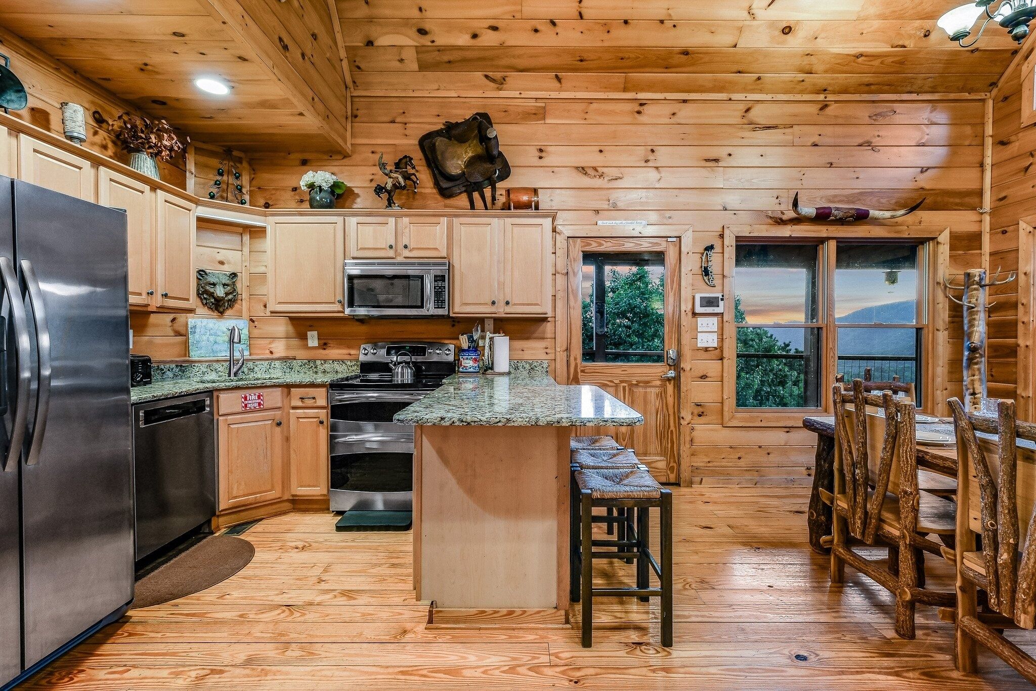 Cabine, 3 quartos | Cozinha privada | Um frigorífico, um micro-ondas, um forno, uma máquina de lavar louça 
